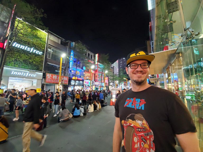 “SHIBUYA” of TAIWAN (Nightlife & Shopping in Taipei) | BUMBLING TOURIST