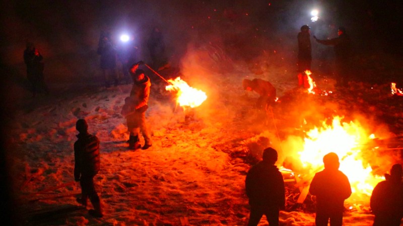 IS THIS SAFE? Japanese Fire Throwing Festival in Kakunodate, Akita ...